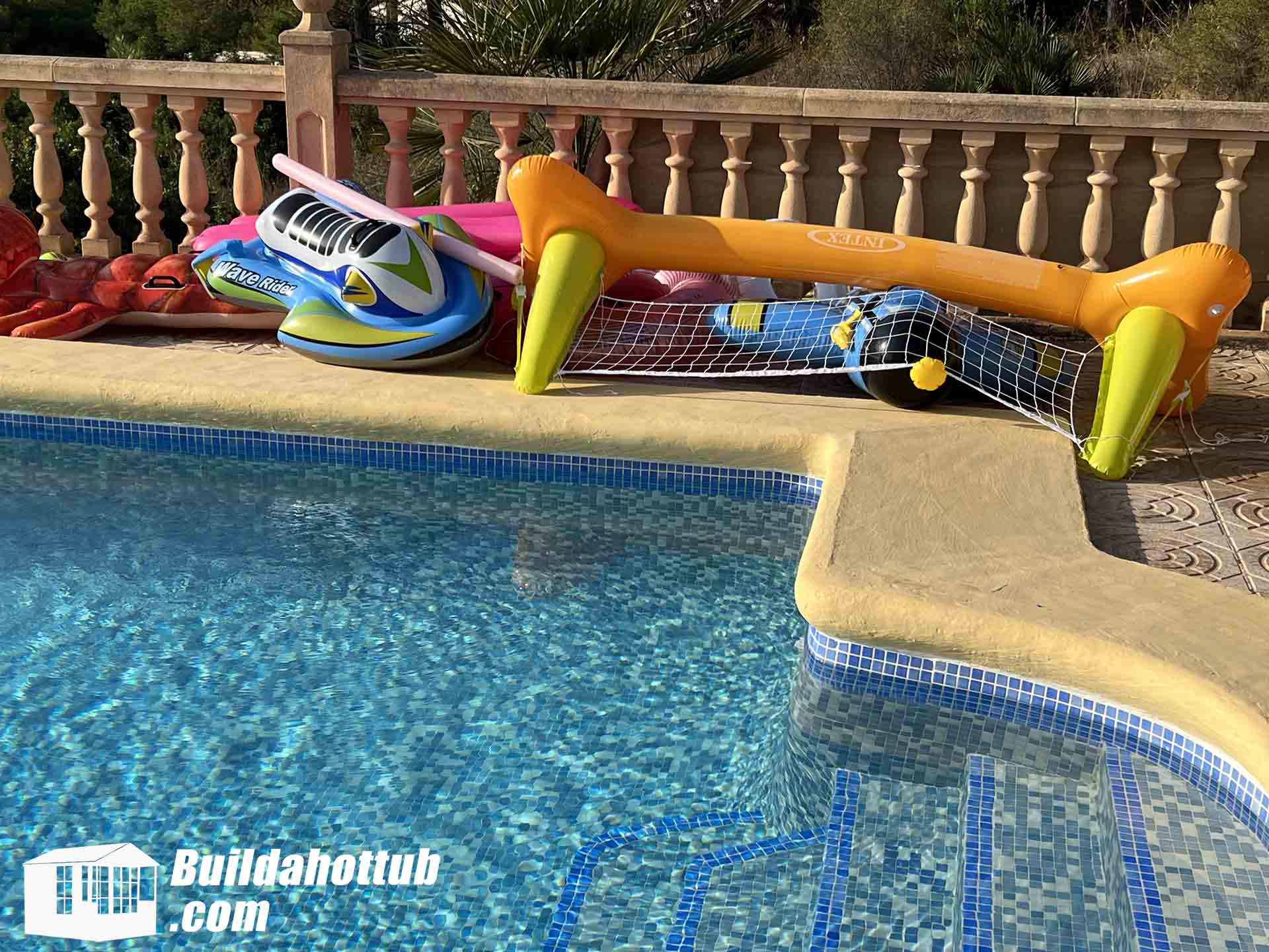 What can we learn from the holiday pool? - Build a DIY Hot Tub